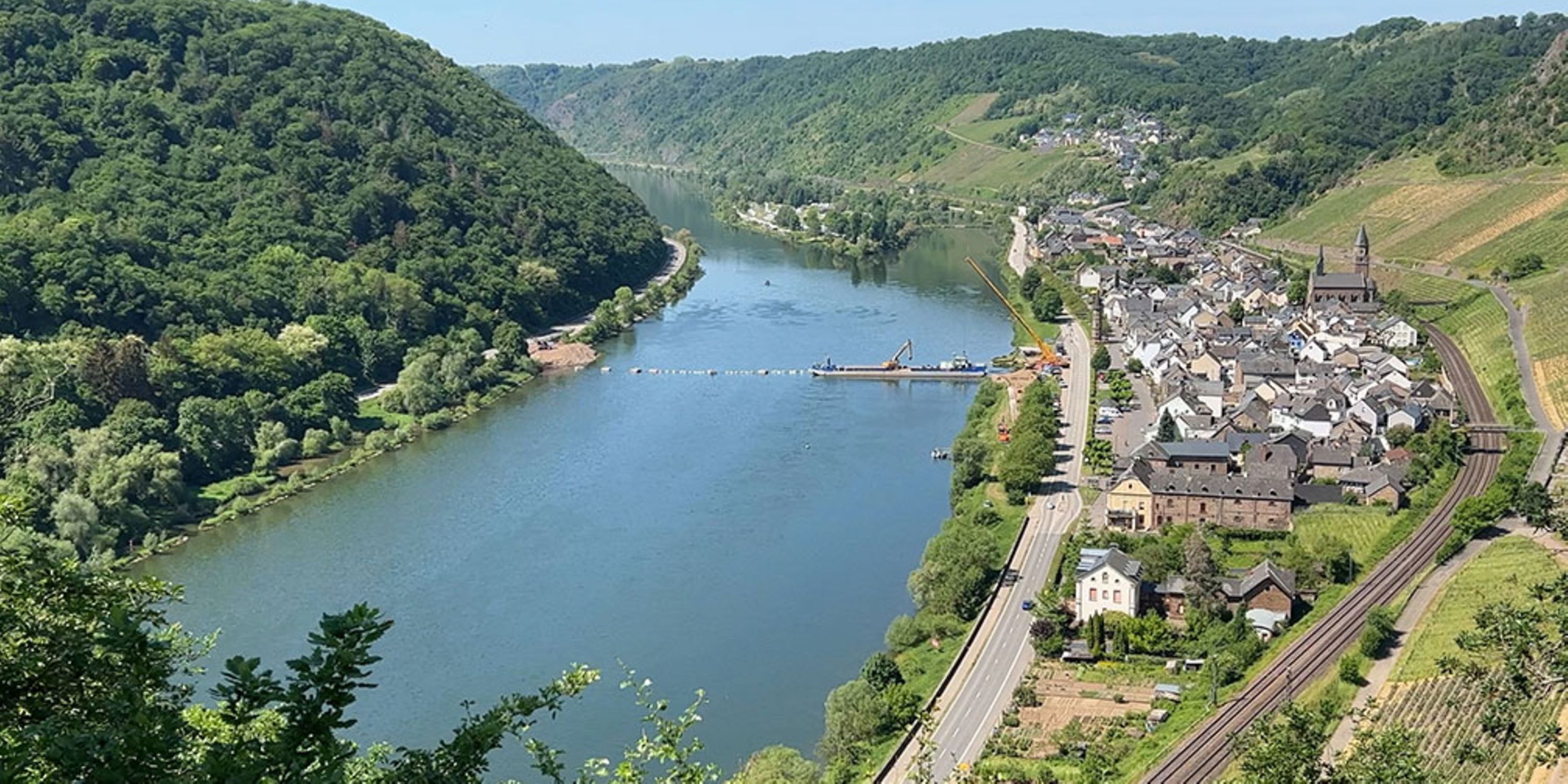 Treffer, versenkt: Glasfaser durch die Mosel | Deutsche Telekom