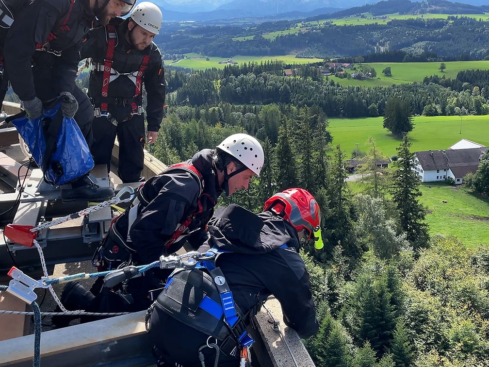 Retten, dass..? Erfolgreiche Bergung vom Funkturm | Deutsche Telekom