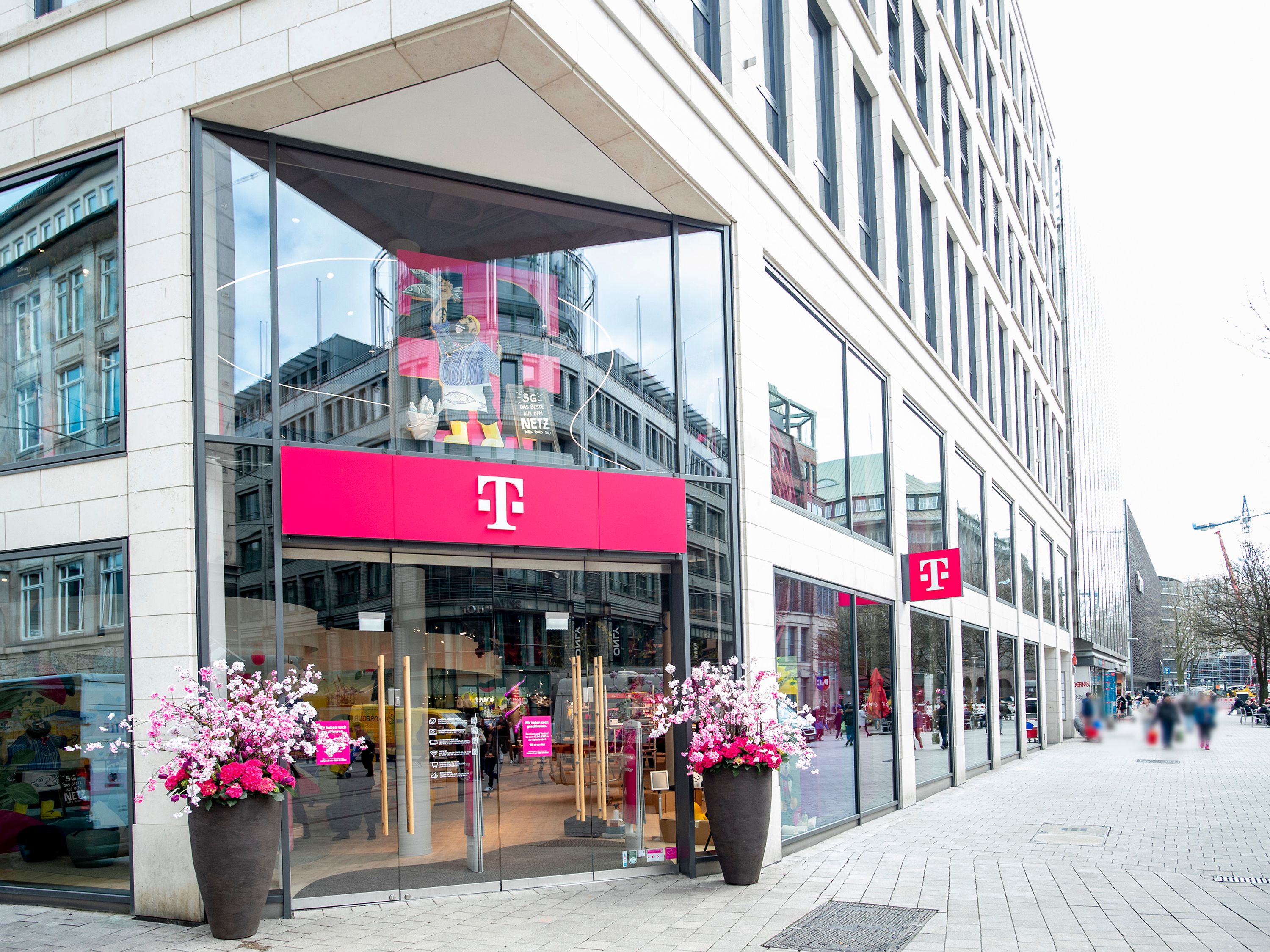 Europas größter Telekom Shop in Hamburg eröffnet | Deutsche Telekom