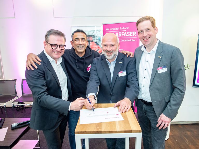 Glasfaser? Gern gemeinsam! | Deutsche Telekom