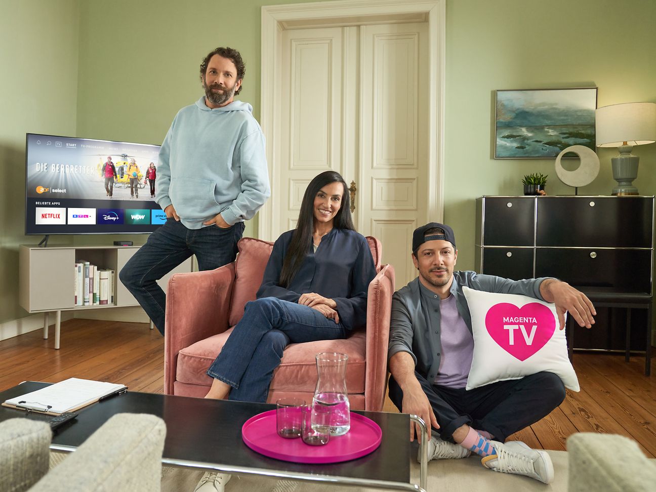 MagentaTV schickt Fahri Yardim und Christian Ulmen zu Katia Saalfrank in Paartherapie | Deutsche ...