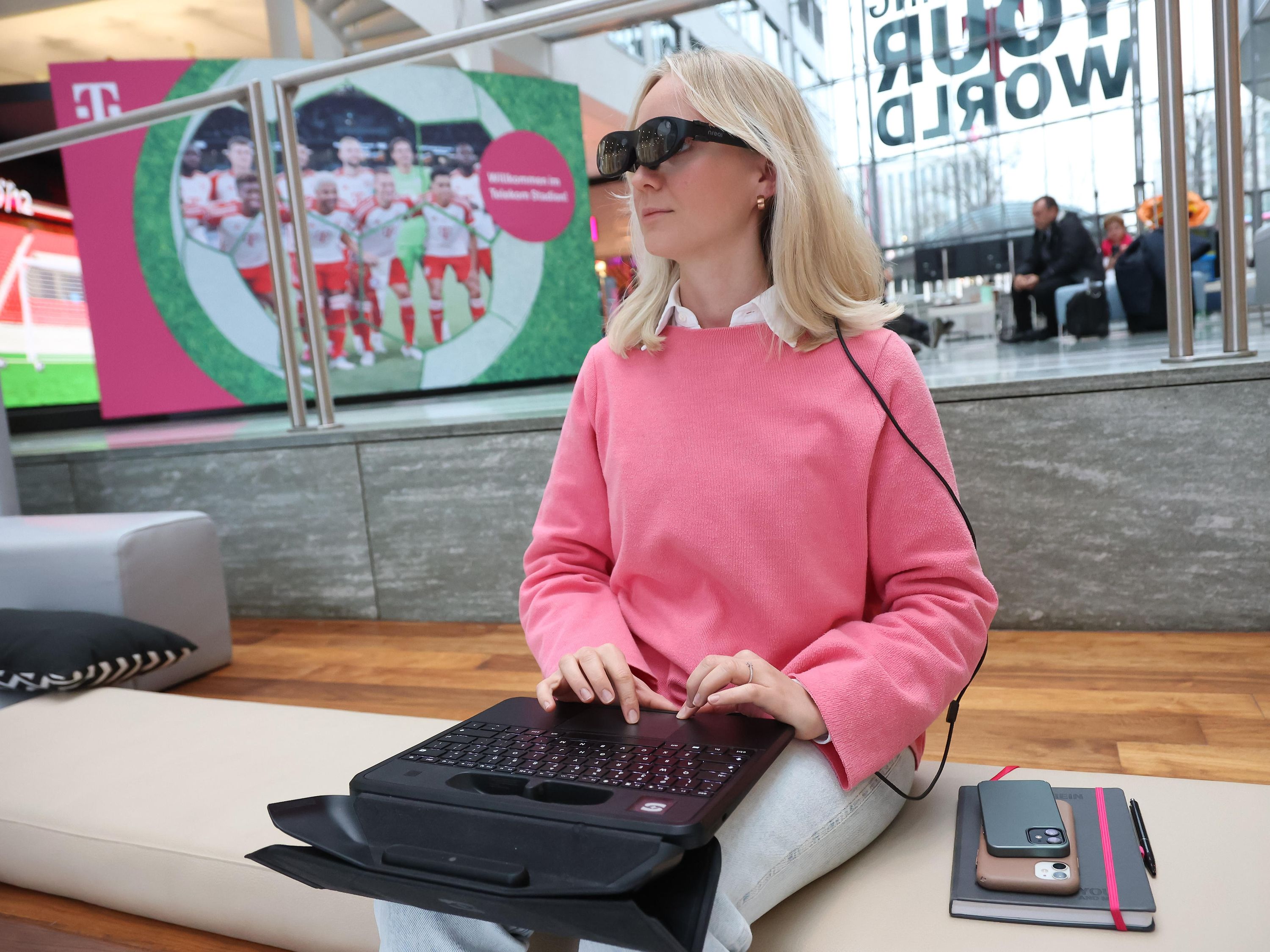 Spacetop: A laptop without a screen | Deutsche Telekom