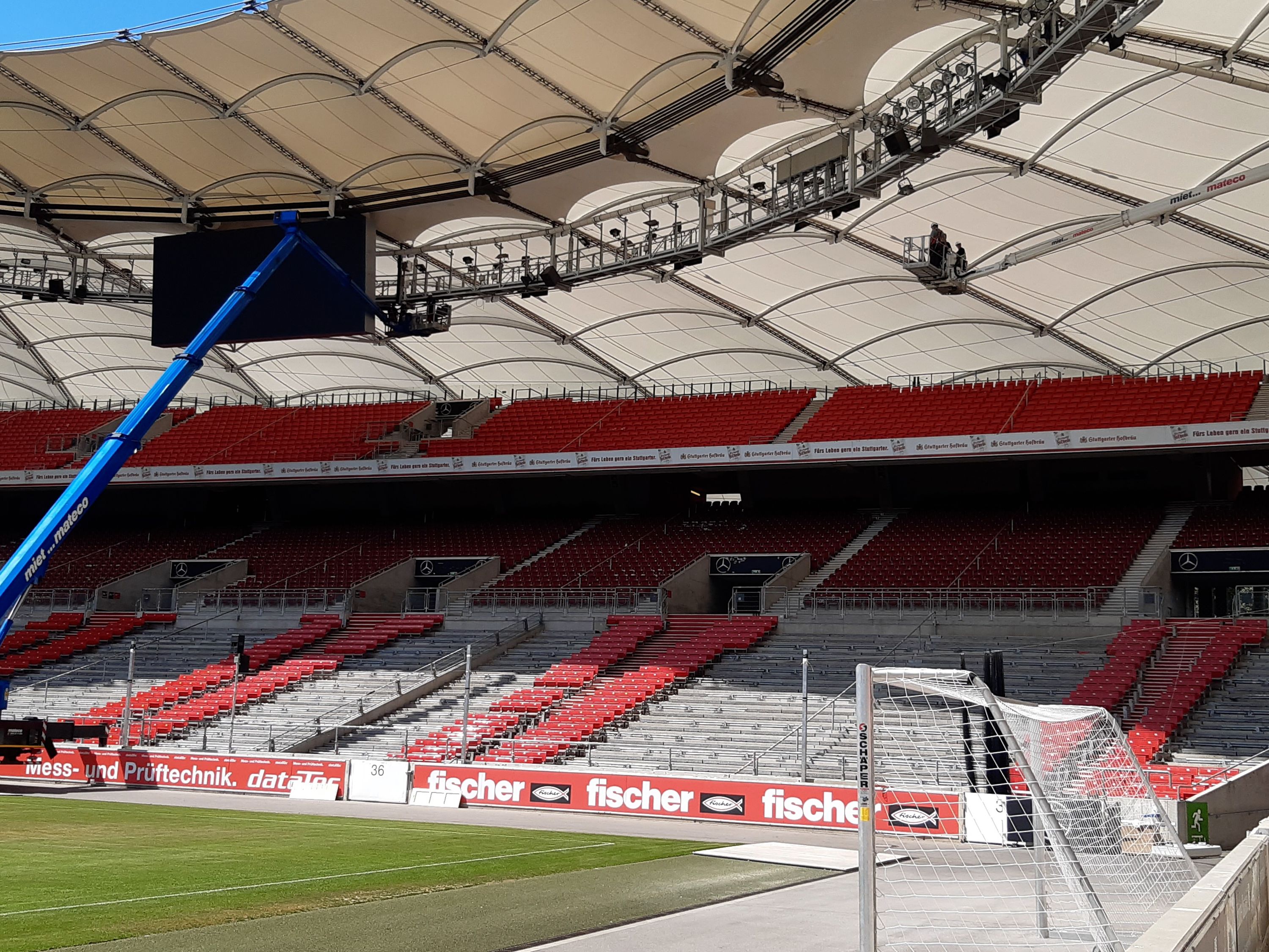 Telekom Technik für die UEFA EURO 2024™ in der Stuttgart Arena ...