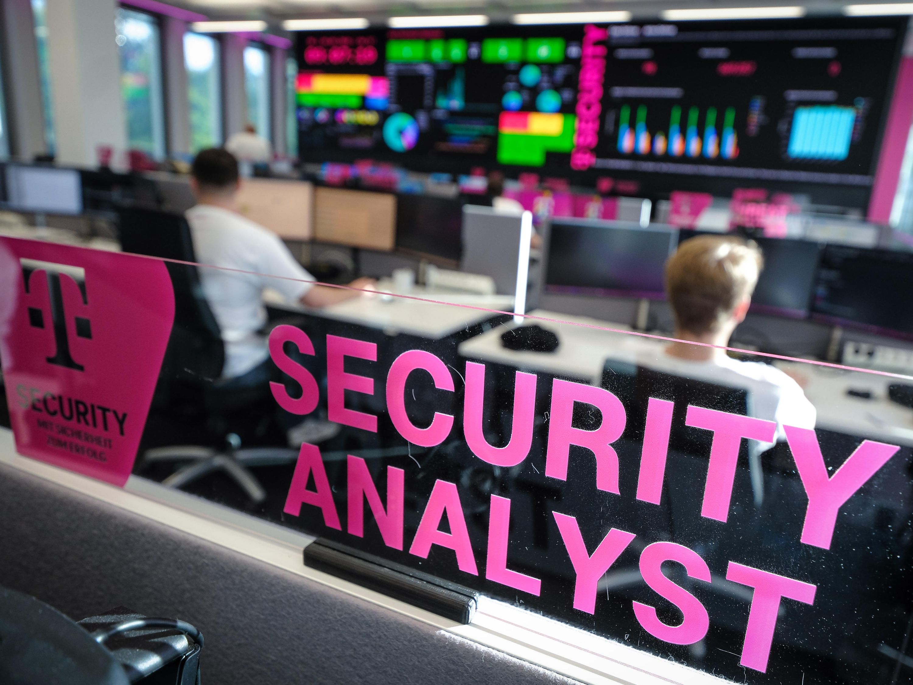 Tense cyber situation: Telekom expands protection center | Deutsche Telekom