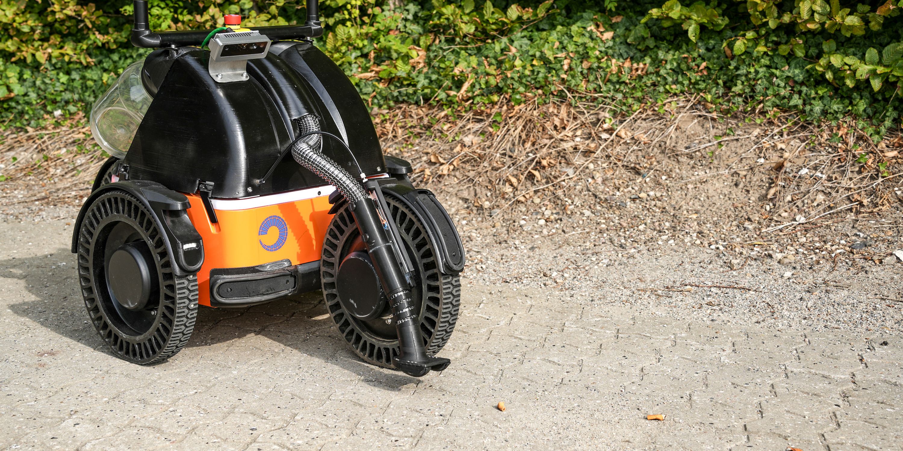 Smart city cleaner: Robo “Butty” cleans up litter in Cologne | Deutsche ...