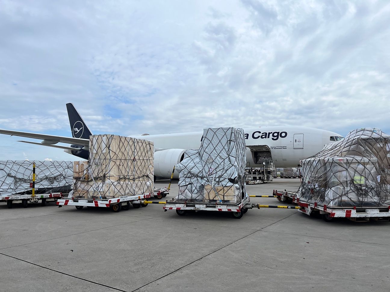 FIEGE Air Cargo Logistics: When AI manages air freight | Deutsche Telekom