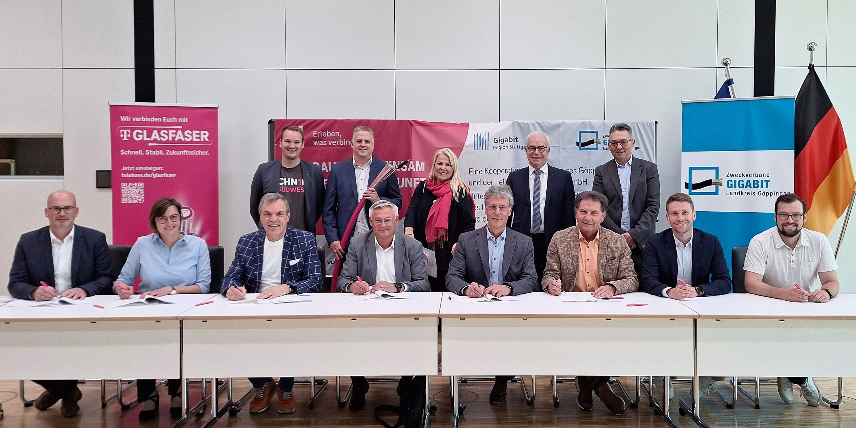 Landkreis Göppingen: Vertrag für geförderten Glasfaserausbau unterzeichnet | Deutsche Telekom