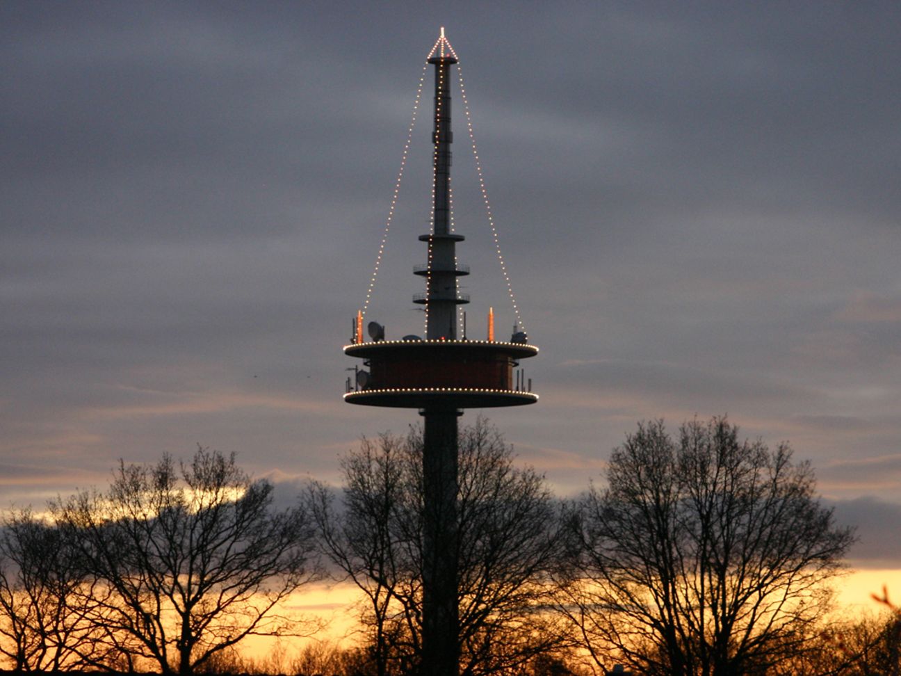 25 years ago: Radio tower in the Guinness Book of Records | Deutsche ...