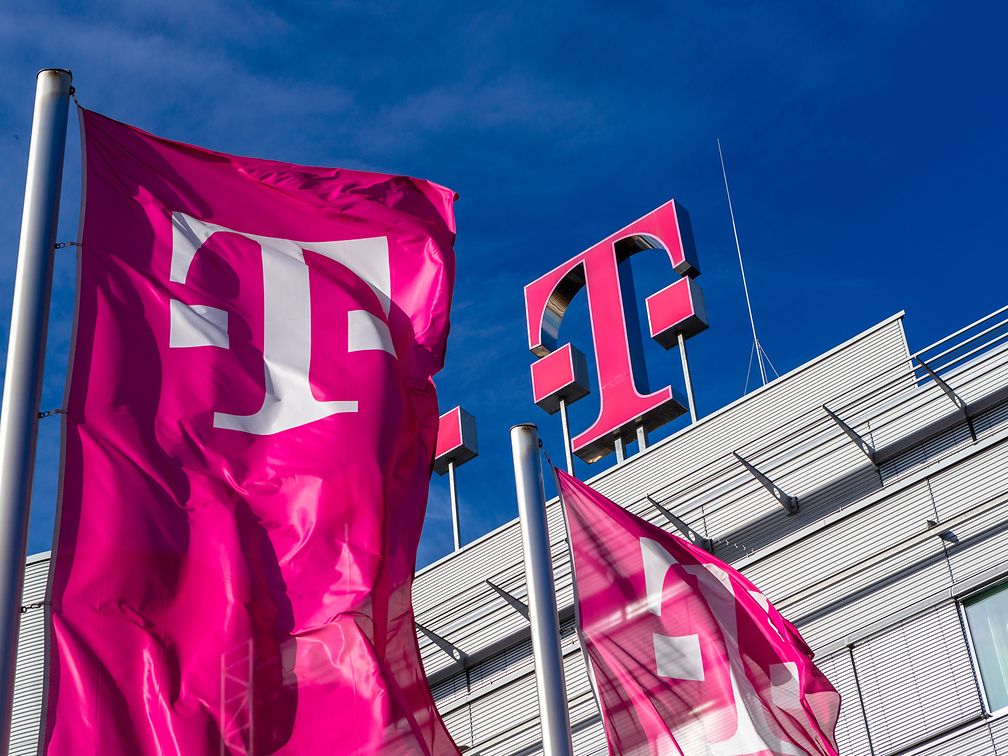 25 years of Deutsche Telekom AG – from state-owned enterprise to stock ...