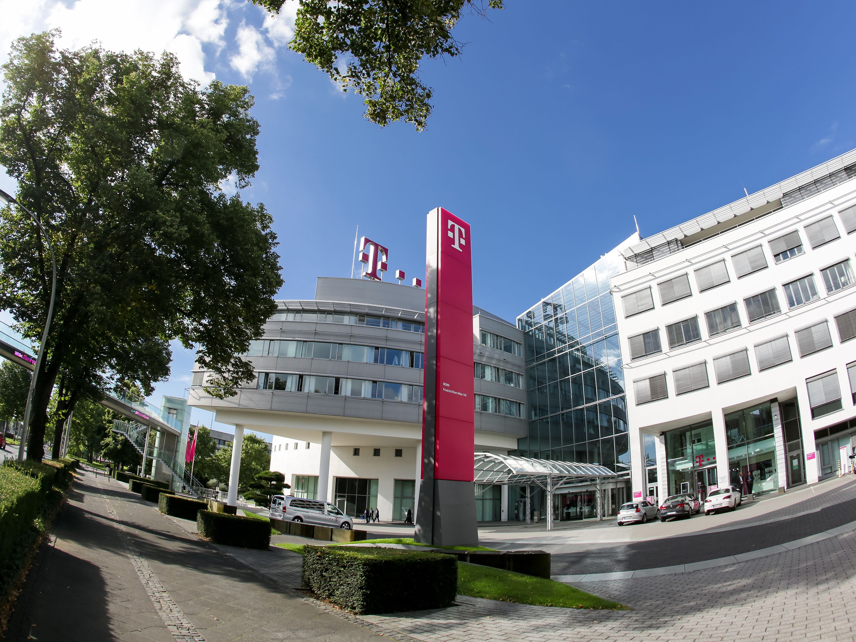 Telekom: New business focus delivers client value | Deutsche Telekom