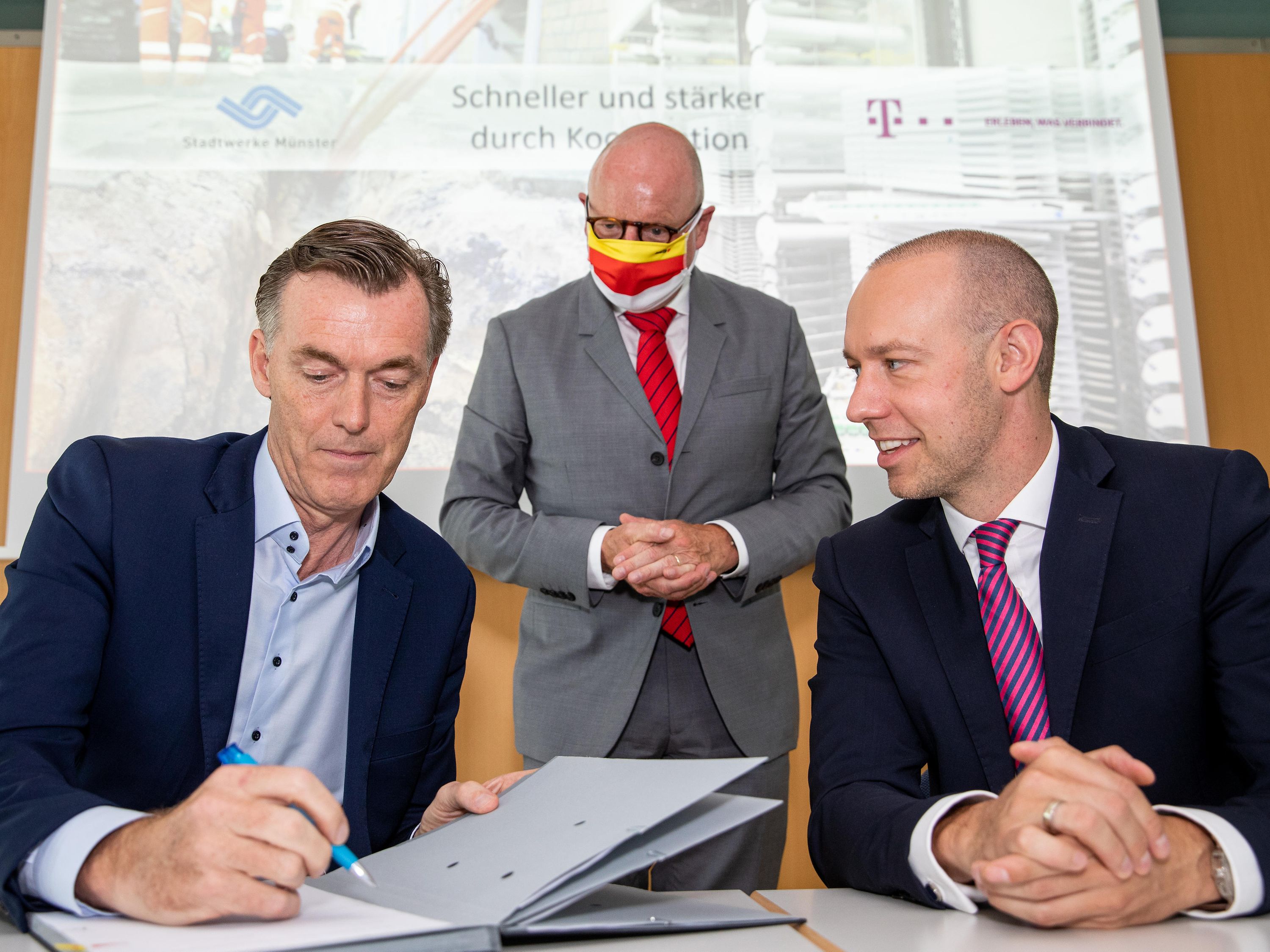 Gemeinsam für Glasfaser: Stadtwerke und Telekom bringen Glasfaser in ...