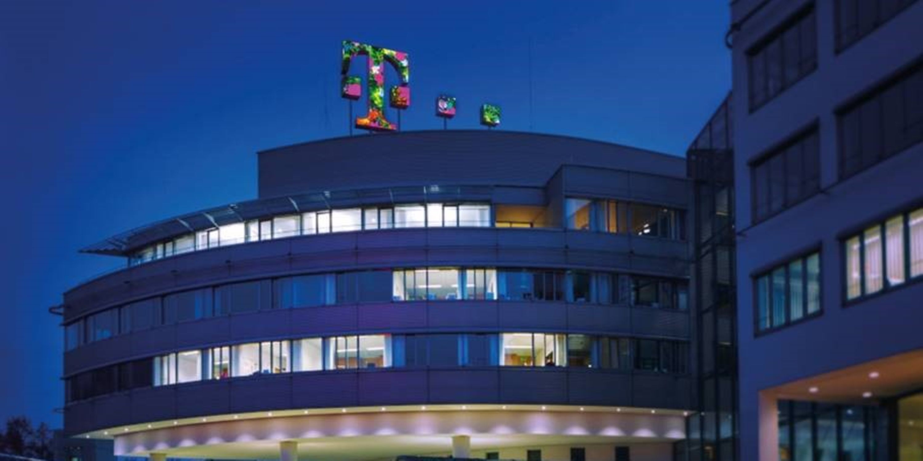 Deutsche Telekom modernizes the T on its Group Headquarters | Deutsche ...