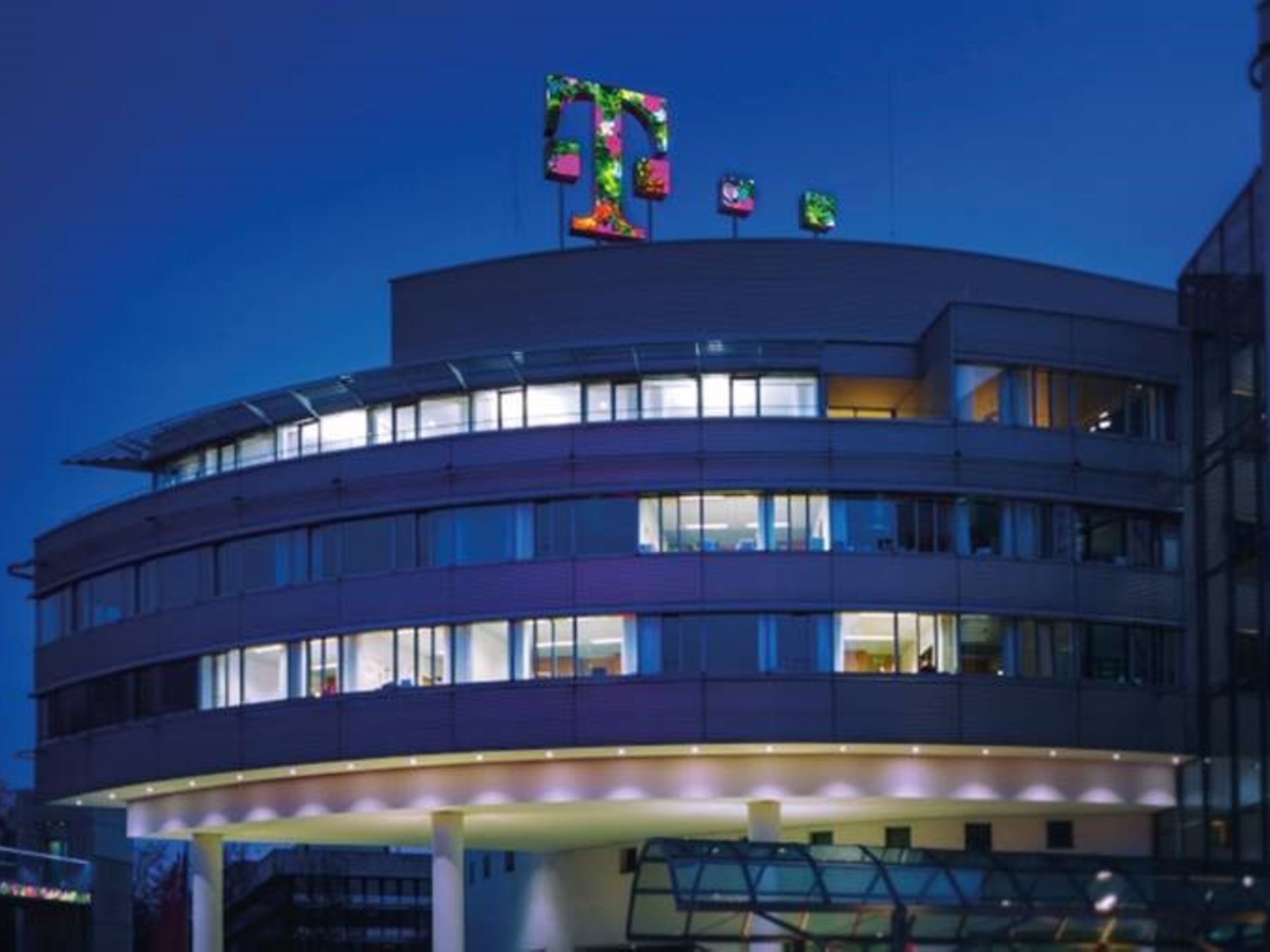 Deutsche Telekom modernizes the T on its Group Headquarters | Deutsche ...